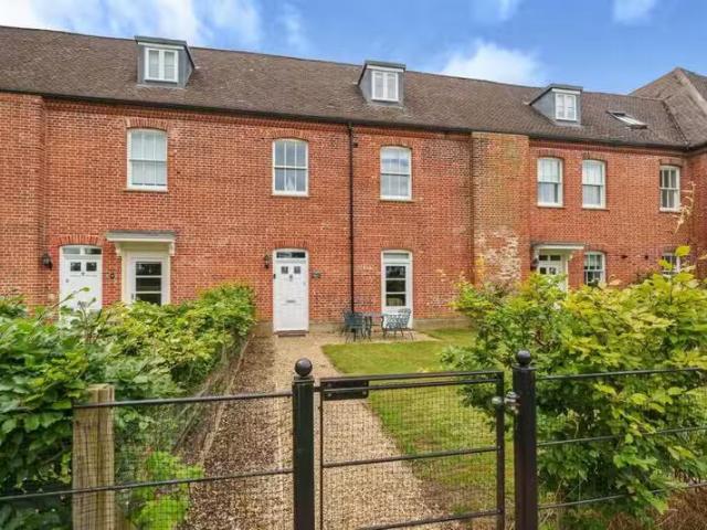 3 bedroom town house for rent in Blyth View, IP19