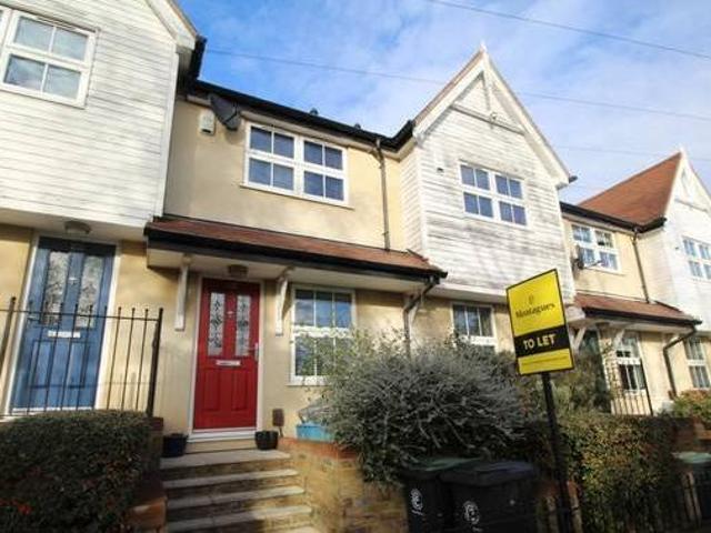 3 bedroom town house for rent in Brook Road Epping CM16