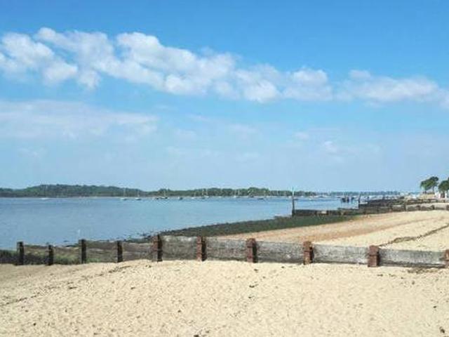 3 bedroom town house for rent in Broomhill Way Poole BH15