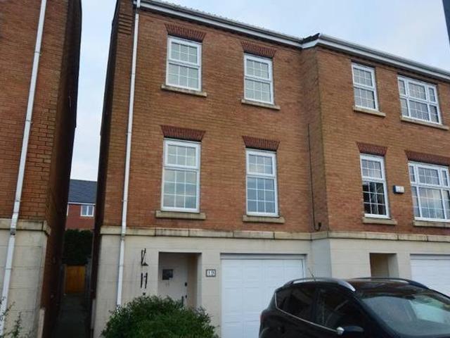 3 bedroom town house for rent in Brandforth Gardens Bolton BL5