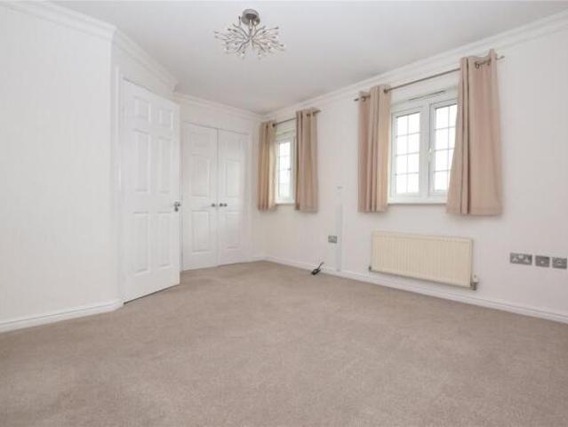3 bedroom town house for rent in Castle Lodge Avenue, Rothwell, Leeds, West Yorkshire, LS26