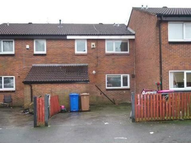 3 bedroom town house for rent in Chedworth Crescent Manchester M38
