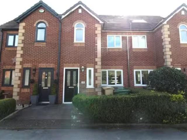 3 bedroom town house for rent in Chelsea Close, Westhoughton.