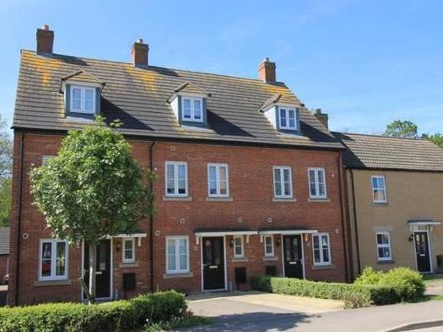 3 bedroom town house for rent in Christie Drive Huntingdon Cambridgeshire PE29