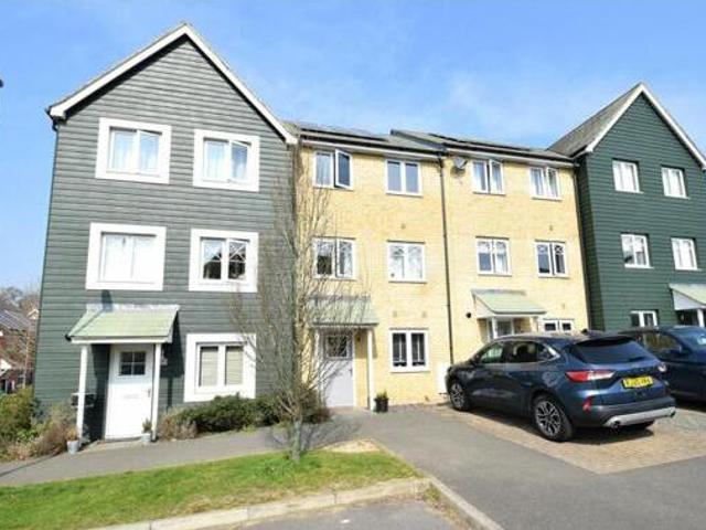 3 Bedroom Town House For Rent In Church Crookham, Fleet