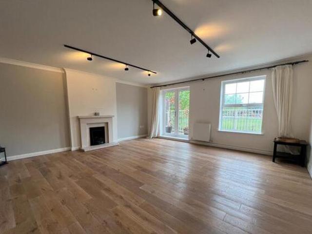 3 Bedroom Town House For Rent In Coventry