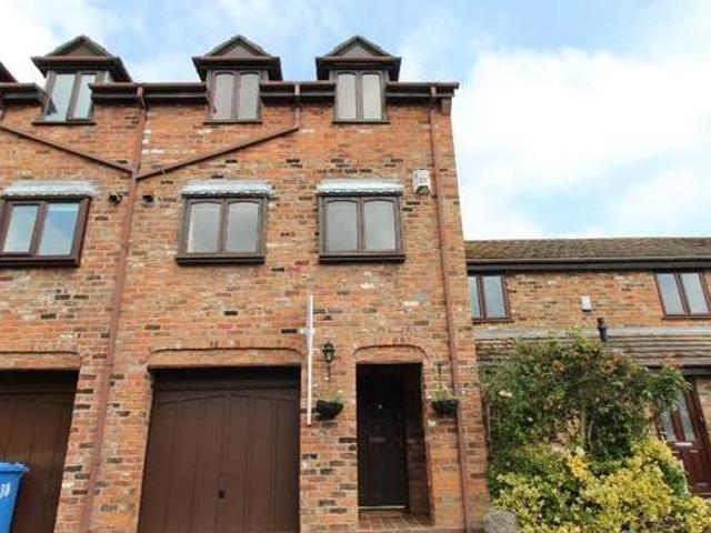 3 bedroom town house for rent in Cyril Bell Close Lymm Cheshire WA13