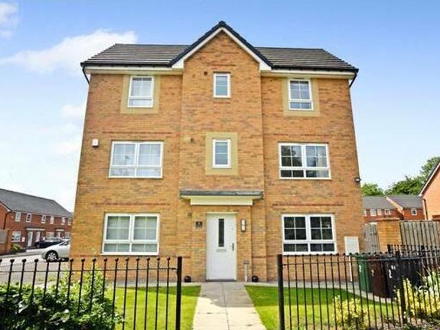 3 bedroom town house for rent in Dymoke Road Methley Leeds West Yorkshire LS26