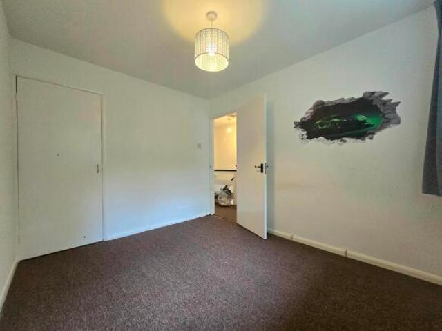 3 bedroom town house for rent in Edelvale Road, West End Park, SO18