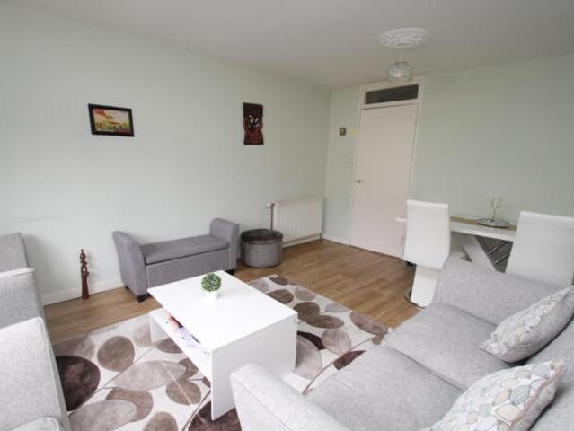 3 bedroom town house for rent in Edzell Street, Whiteinch, G14