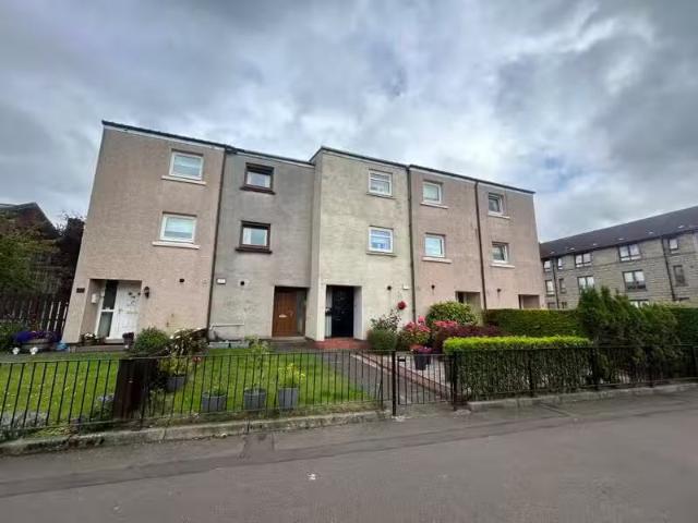 3 bedroom town house for rent in Edzell Street, Whiteinch, G14
