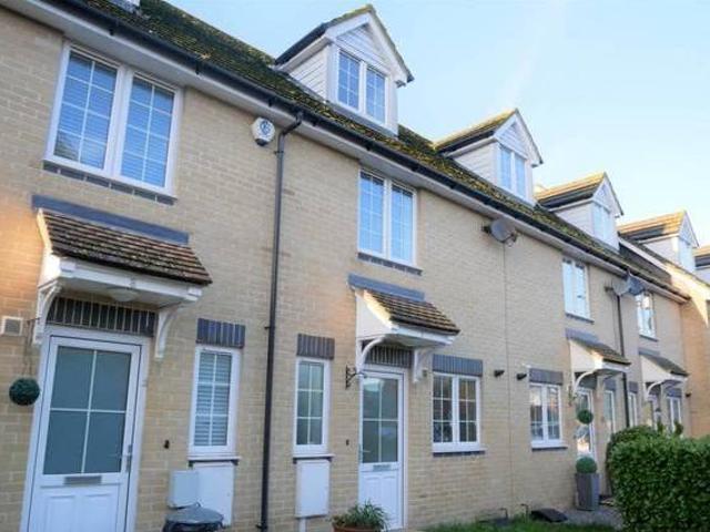 3 bedroom town house for rent in Eleanor Court Wigmore Gillingham ME8