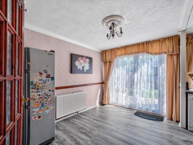 3 bedroom town house for rent in Everglade Strand, NW9
