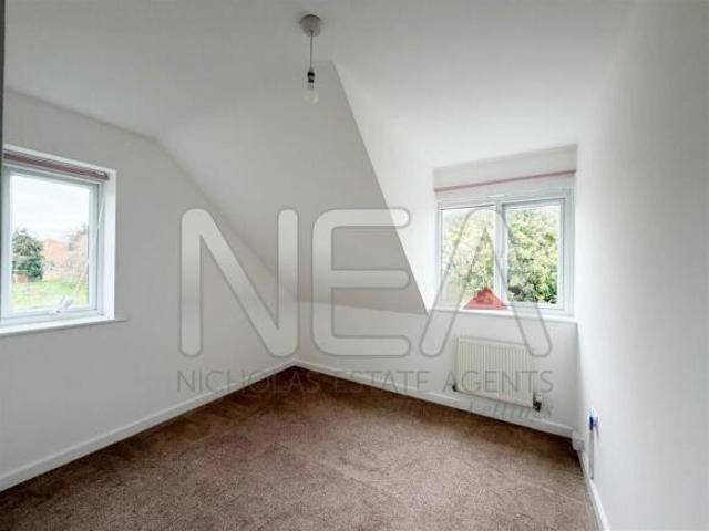 3 bedroom town house for rent in Evesham Road, Emmer Green, Reading, RG4