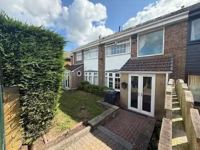 3 bedroom town house for rent in Exley Mount, Bradford, BD7