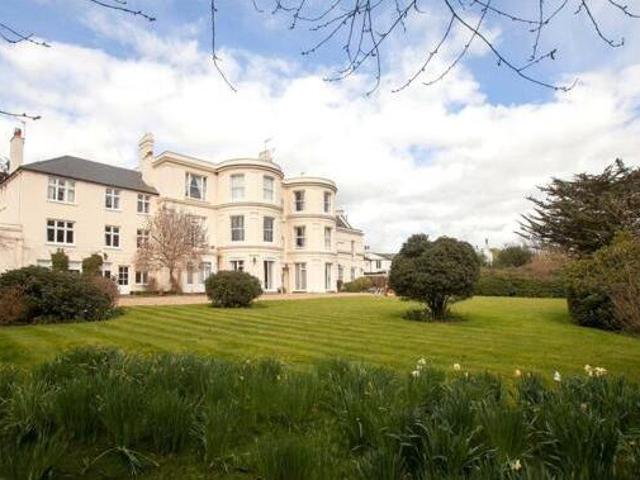 3 Bedroom Town House For Rent In Forty Hill, Enfield