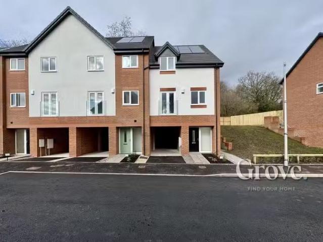 3 bedroom town house for rent in Foxglove Close, Stourport on.