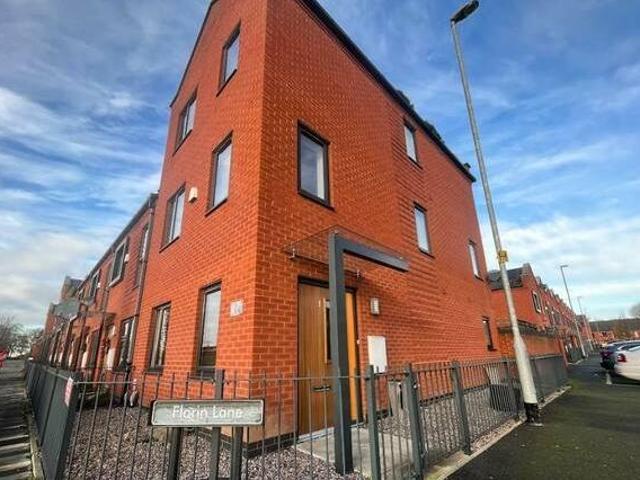 3 bedroom town house for rent in Florin Lane Manchester Greater Manchester M6