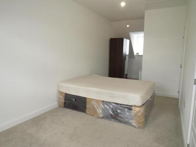 3 bedroom town house for rent in Fullbrook Drive, RG21