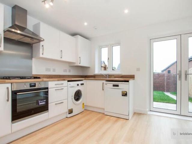 3 bedroom town house for rent in Gainsborough Avenue, Bristol, BS10