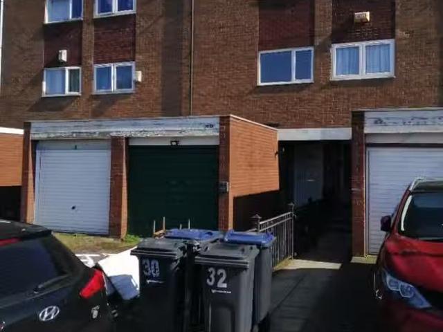 3 bedroom town house for rent in Gee Street, Newtown, Birmingh.