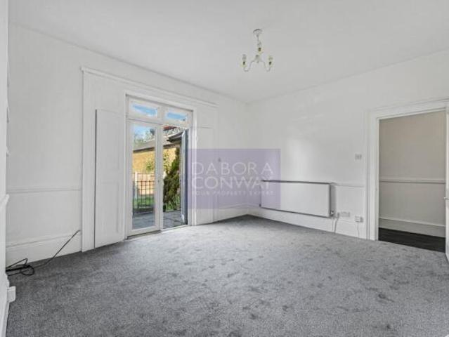 3 bedroom town house for rent in Grove Crescent, SOUTH WOODFORD, E18