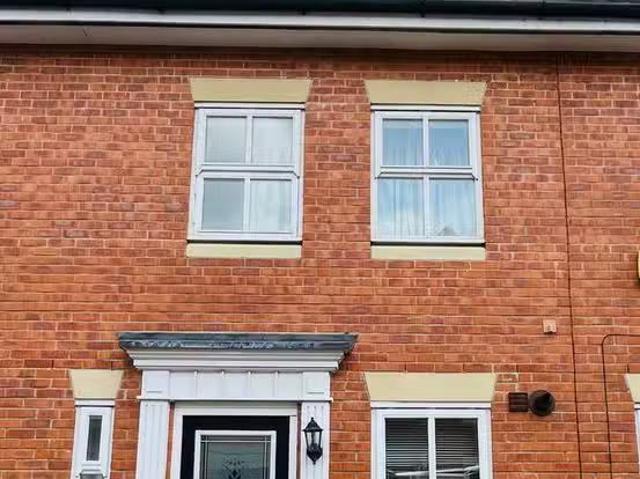 3 bedroom town house for rent in Hatcher Crescent, Colchester.