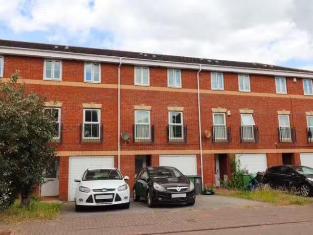 3 bedroom town house for rent in Heol Dewi Sant, Heath, Cardif.