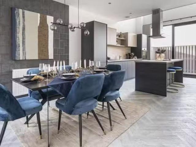 3 bedroom town house for rent in Heaton Courtyard, Camden Stre.