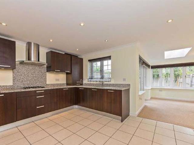 3 bedroom town house for rent in Highbridge Close Radlett WD7