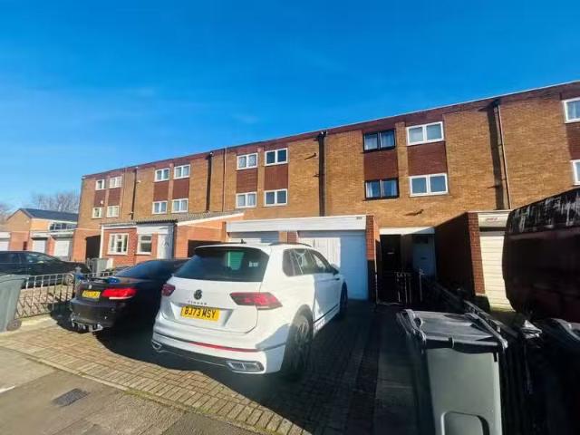3 bedroom town house for rent in Hospital Street, Birmingham.