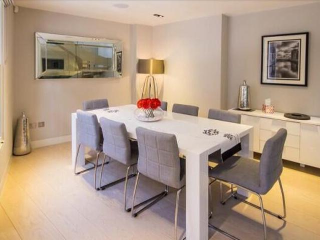 3 bedroom town house for rent in John Street, Camden, London, WC1N
