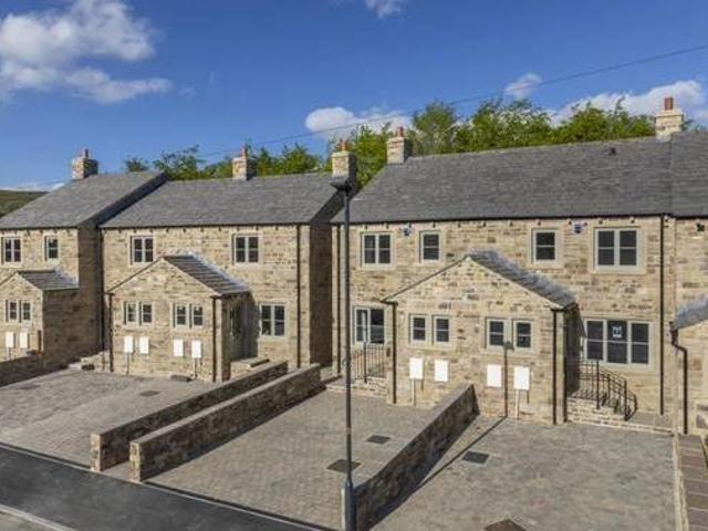 3 bedroom town house for rent in Laurel Croft Embsay BD23 6RF BD23