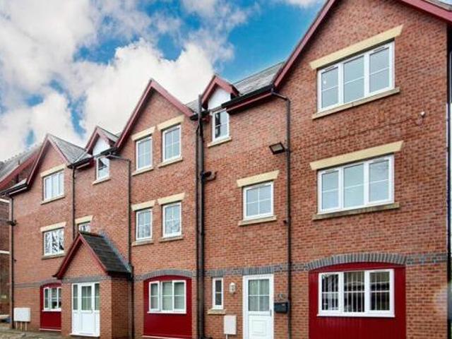 3 Bedroom Town House For Rent In Leigh