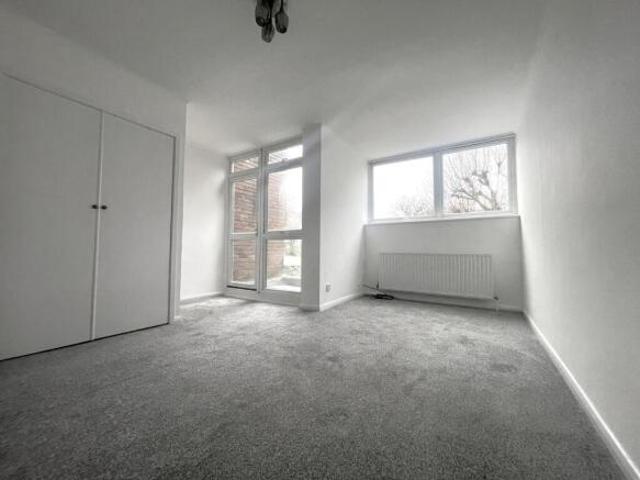 3 bedroom town house for rent in Levana Close, Wimbledon, London, SW19