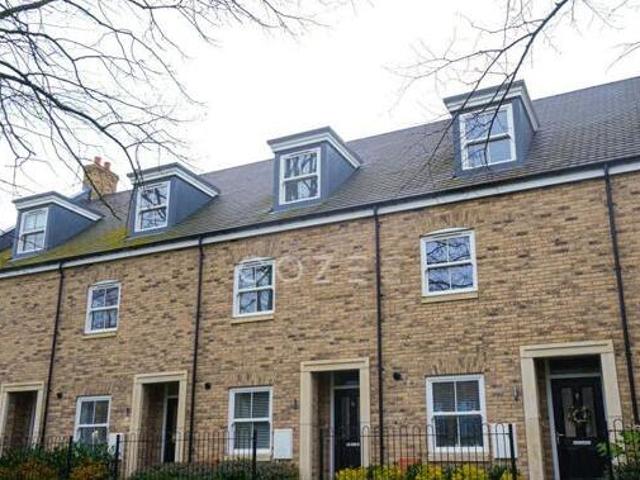3 Bedroom Town House For Rent In London