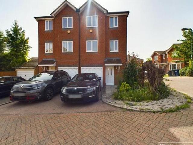 3 Bedroom Town House For Rent In London