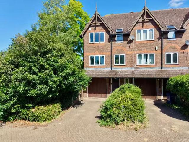 3 bedroom town house for rent in Mariners Way, Cambridge, Camb.