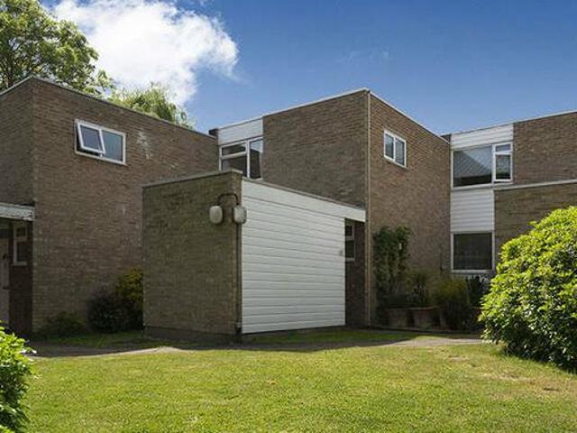 3 bedroom town house for rent in Merridene London N21