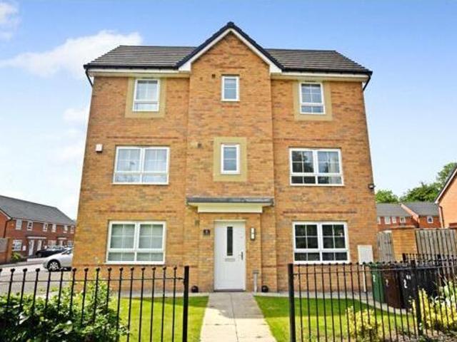 3 Bedroom Town House For Rent In Methley, Leeds