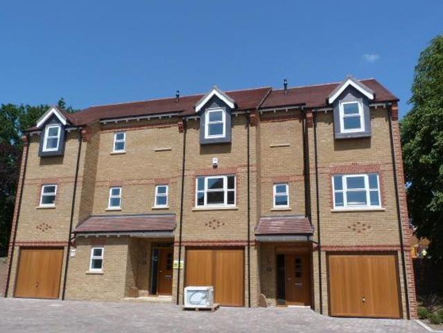 3 Bedroom Town House For Rent In Mill Hill