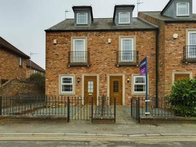 3 bedroom town house for rent in Moon Court Pocklington York YO42