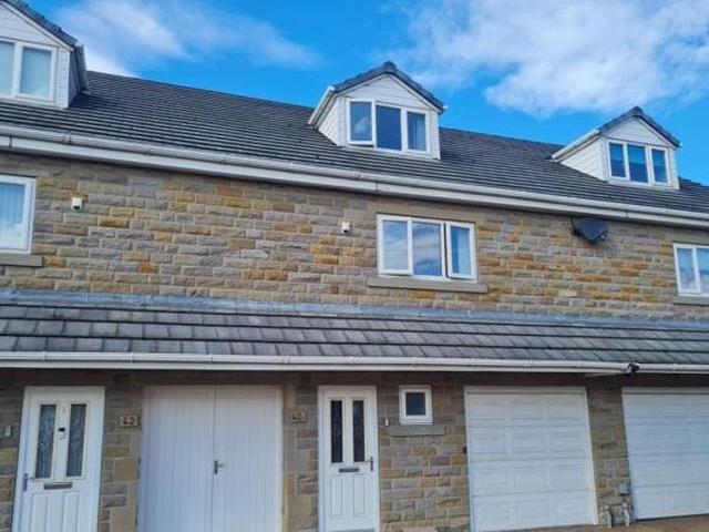 3 Bedroom Town House For Rent In Morley