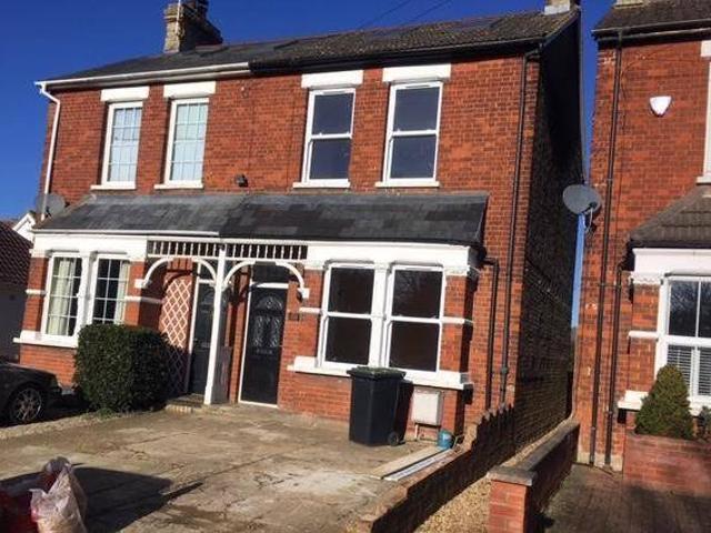 3 bedroom town house for rent in Newtown Henlow Bedfordshire SG16