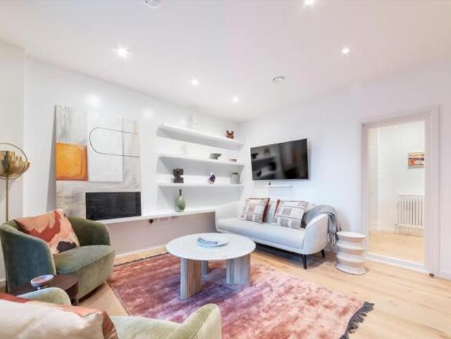 3 bedroom town house for rent in Orchard Place, London, E14