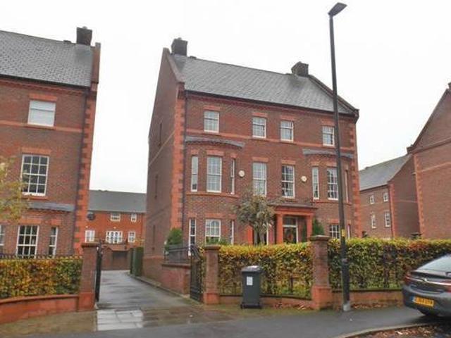 3 bedroom town house for rent in Pewterspear Green Road WA4