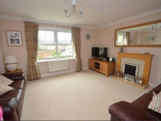 3 bedroom town house for rent in Porthallow Close, Orpington, BR6