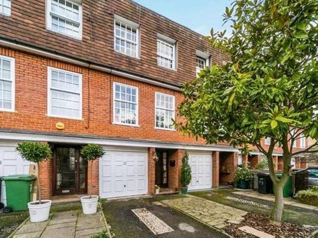 3 bedroom town house for rent in Queen Close HenleyonThames RG9