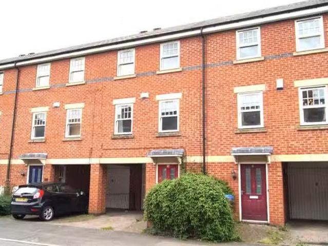 3 bedroom town house for rent in Roman Road, Chester Green, DE1