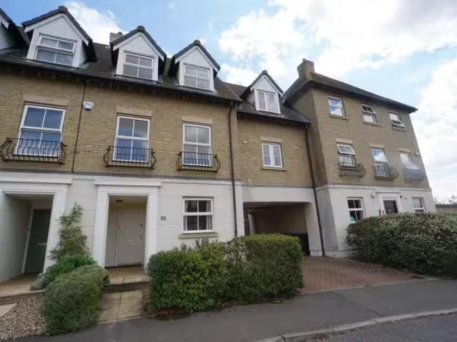 3 bedroom town house for rent in Robin Crescent, COLCHESTER, C.